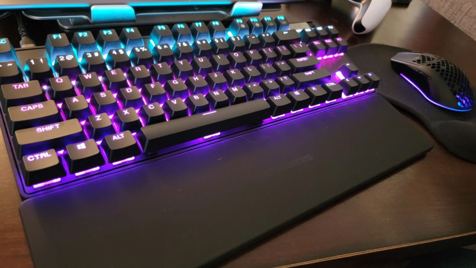 SteelSeries Apex Pro TKL Gen 3 Keyboard and Aerox 3 Wireless Ultra ...