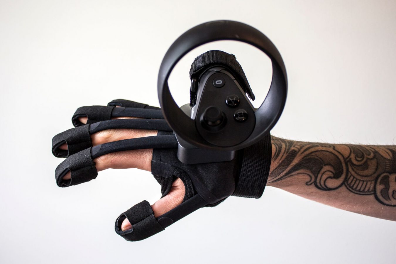 Interact with your hands in VR with the new Forte Data Glove