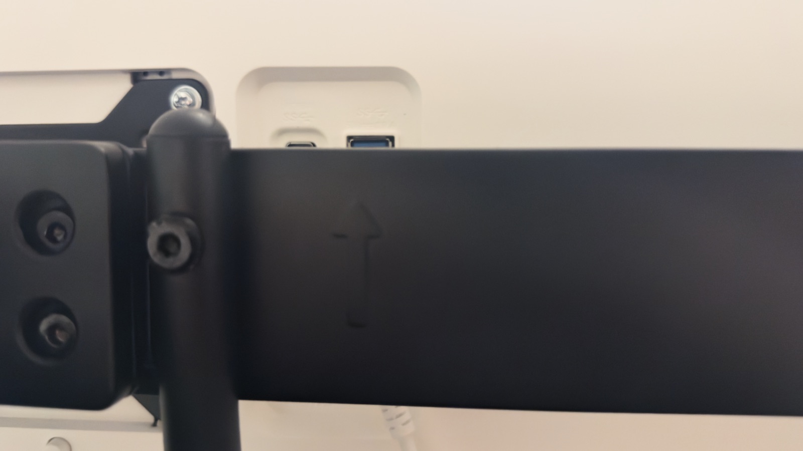 UPLIFT V2 Commercial Standing Desk Review — The endgame of standing desks